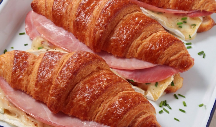 Croissant au brie et au jambon de Paris